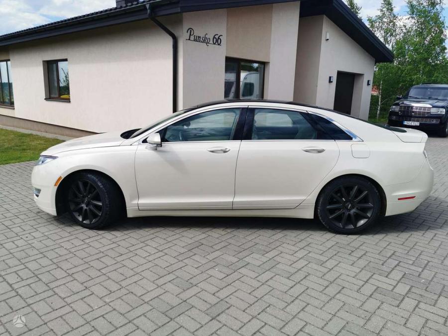 Yellow Lincoln MKZ 2015 in Alytus, with an engine capacity of 2.00 L and mileage of 109 thousand km for 7749 €, photo 3 on AUTOMOTO.COM.LV