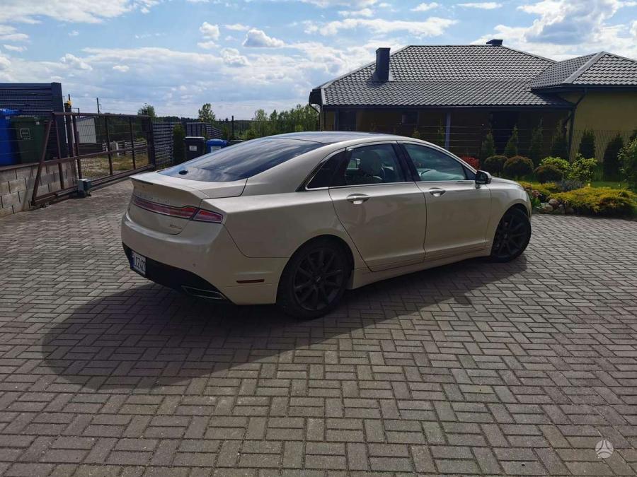 Yellow Lincoln MKZ 2015 in Alytus, with an engine capacity of 2.00 L and mileage of 109 thousand km for 7749 €, photo 6 on AUTOMOTO.COM.LV