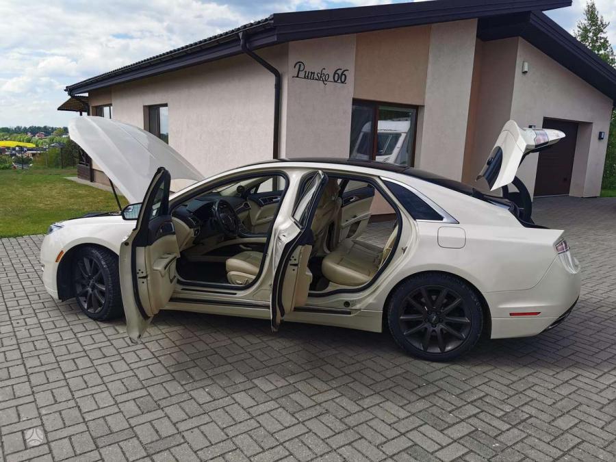 Yellow Lincoln MKZ 2015 in Alytus, with an engine capacity of 2.00 L and mileage of 109 thousand km for 7749 €, photo 11 on AUTOMOTO.COM.LV
