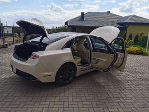 Yellow Lincoln MKZ 2015 in Alytus, with an engine capacity of 2.00 L and mileage of 109 thousand km for 7749 €, photo 14 on AUTOMOTO.COM.LV