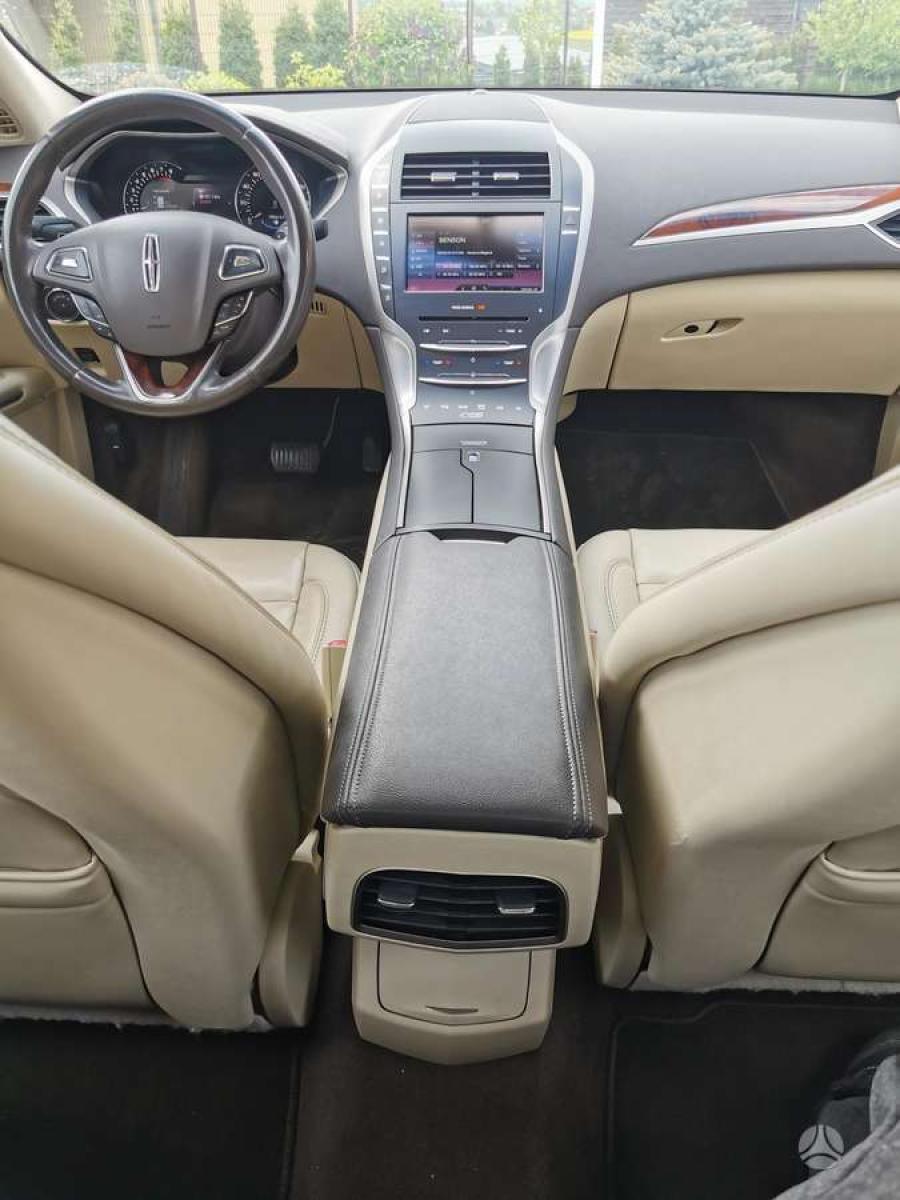 Yellow Lincoln MKZ 2015 in Alytus, with an engine capacity of 2.00 L and mileage of 109 thousand km for 7749 €, photo 26 on AUTOMOTO.COM.LV