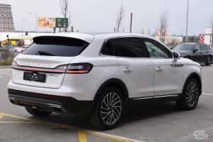 White Lincoln Nautilus 2019 in Vilnius, with an engine capacity of 2.00 L and mileage of 170 thousand km for 22950 €, photo 5 on AUTOMOTO.COM.LV