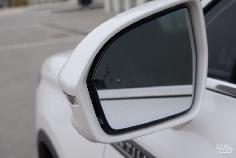 White Lincoln Nautilus 2019 in Vilnius, with an engine capacity of 2.00 L and mileage of 170 thousand km for 22950 €, photo 10 on AUTOMOTO.COM.LV