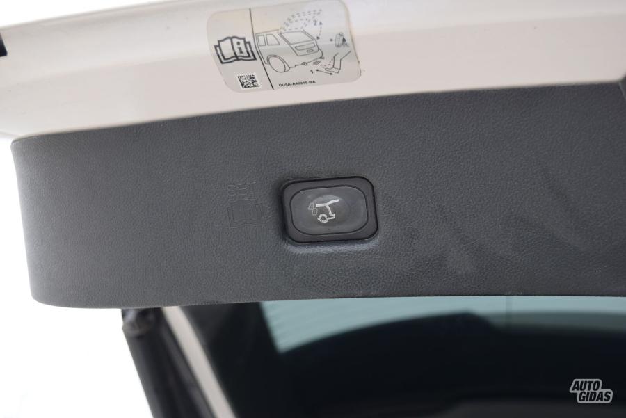 White Lincoln Nautilus 2019 in Vilnius, with an engine capacity of 2.00 L and mileage of 170 thousand km for 22950 €, photo 11 on AUTOMOTO.COM.LV