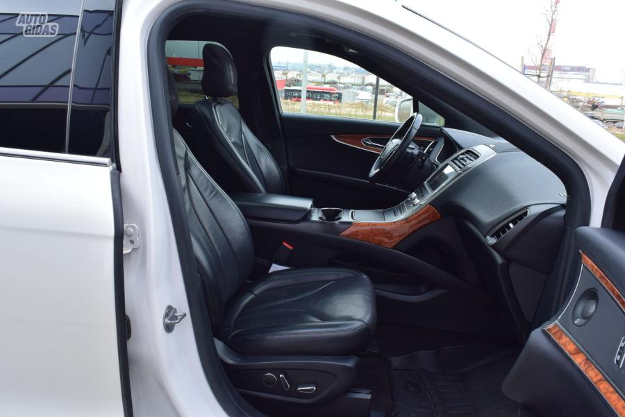White Lincoln Nautilus 2019 in Vilnius, with an engine capacity of 2.00 L and mileage of 170 thousand km for 22950 €, photo 12 on AUTOMOTO.COM.LV