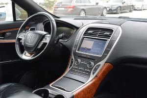 White Lincoln Nautilus 2019 in Vilnius, with an engine capacity of 2.00 L and mileage of 170 thousand km for 22950 €, photo 15 on AUTOMOTO.COM.LV