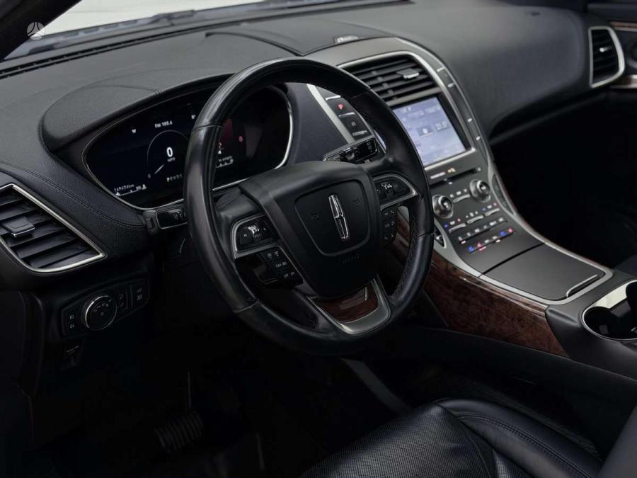 White Lincoln Nautilus 2019 in Vilnius, with an engine capacity of 2.00 L and mileage of 170 thousand km for 23990 €, photo 10 on AUTOMOTO.COM.LV