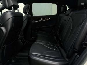 White Lincoln Nautilus 2019 in Vilnius, with an engine capacity of 2.00 L and mileage of 170 thousand km for 23990 €, photo 12 on AUTOMOTO.COM.LV