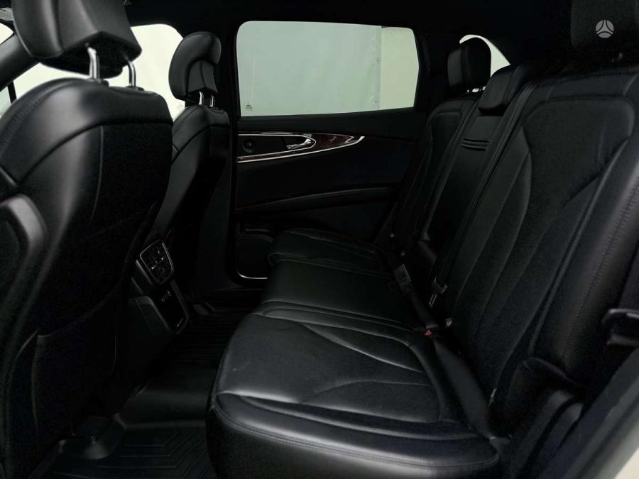White Lincoln Nautilus 2019 in Vilnius, with an engine capacity of 2.00 L and mileage of 170 thousand km for 23990 €, photo 12 on AUTOMOTO.COM.LV