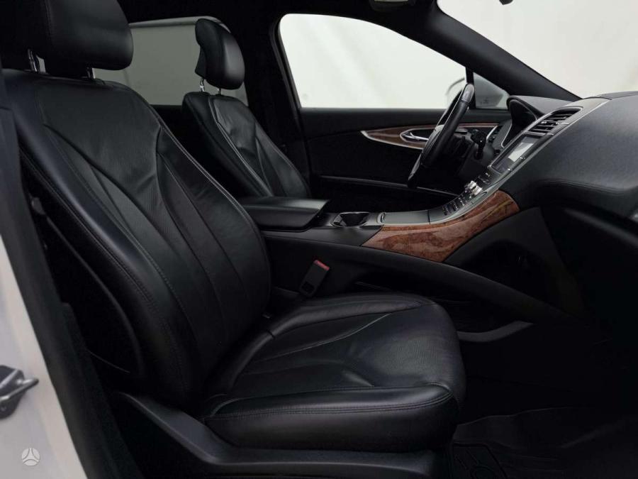 White Lincoln Nautilus 2019 in Vilnius, with an engine capacity of 2.00 L and mileage of 170 thousand km for 23990 €, photo 16 on AUTOMOTO.COM.LV