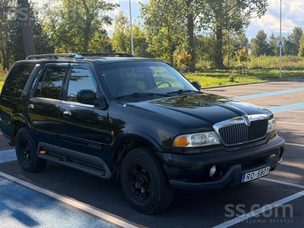 Melns Lincoln Navigator 1997 Rīga, ar dzinēja tilpumu 5.40 L un nobraukumu 221 tūkst. km par 4900 €, foto 3 vietnē AUTOMOTO.COM.LV