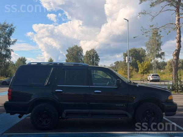Melns Lincoln Navigator 1997 Rīga, ar dzinēja tilpumu 5.40 L un nobraukumu 221 tūkst. km par 4900 €, foto 5 vietnē AUTOMOTO.COM.LV