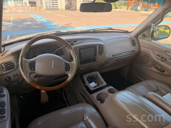 Melns Lincoln Navigator 1997 Rīga, ar dzinēja tilpumu 5.40 L un nobraukumu 221 tūkst. km par 4900 €, foto 10 vietnē AUTOMOTO.COM.LV