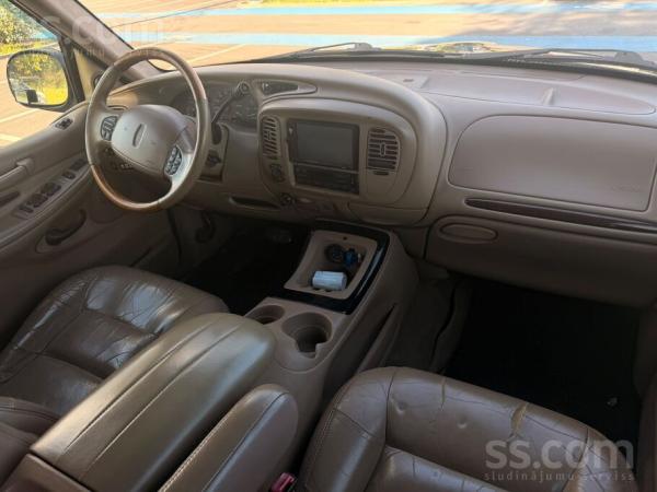 Melns Lincoln Navigator 1997 Rīga, ar dzinēja tilpumu 5.40 L un nobraukumu 221 tūkst. km par 4900 €, foto 11 vietnē AUTOMOTO.COM.LV