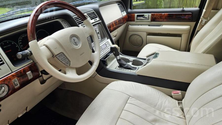 Melns Lincoln Navigator 2003 Rīga, ar dzinēja tilpumu 5.30 L un nobraukumu 0 tūkst. km par 11000 €, foto 9 vietnē AUTOMOTO.COM.LV