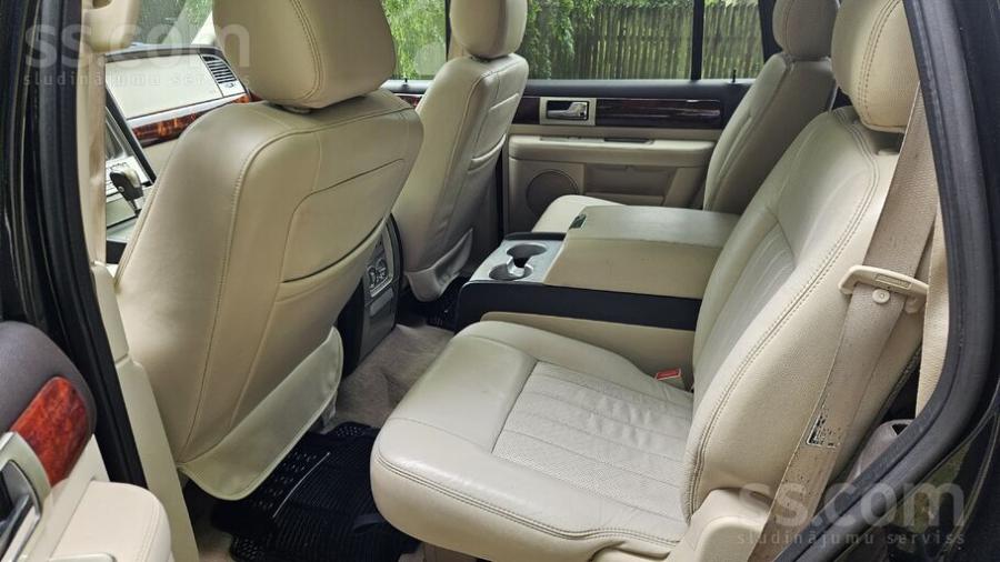 Melns Lincoln Navigator 2003 Rīga, ar dzinēja tilpumu 5.30 L un nobraukumu 0 tūkst. km par 11000 €, foto 10 vietnē AUTOMOTO.COM.LV