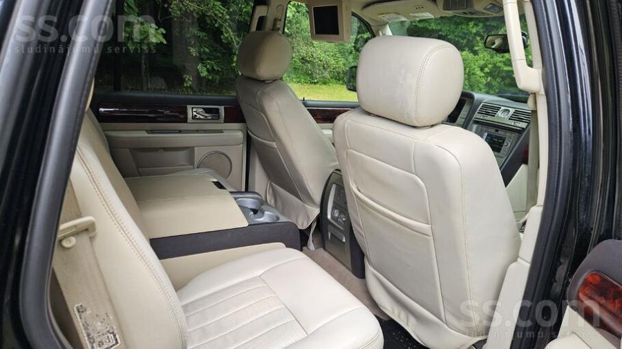 Melns Lincoln Navigator 2003 Rīga, ar dzinēja tilpumu 5.30 L un nobraukumu 0 tūkst. km par 11000 €, foto 14 vietnē AUTOMOTO.COM.LV