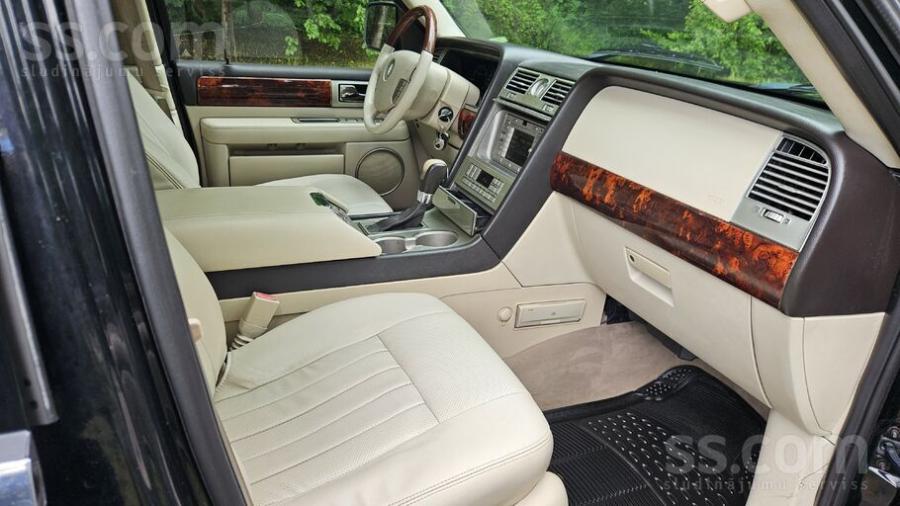 Melns Lincoln Navigator 2003 Rīga, ar dzinēja tilpumu 5.30 L un nobraukumu 0 tūkst. km par 11000 €, foto 15 vietnē AUTOMOTO.COM.LV
