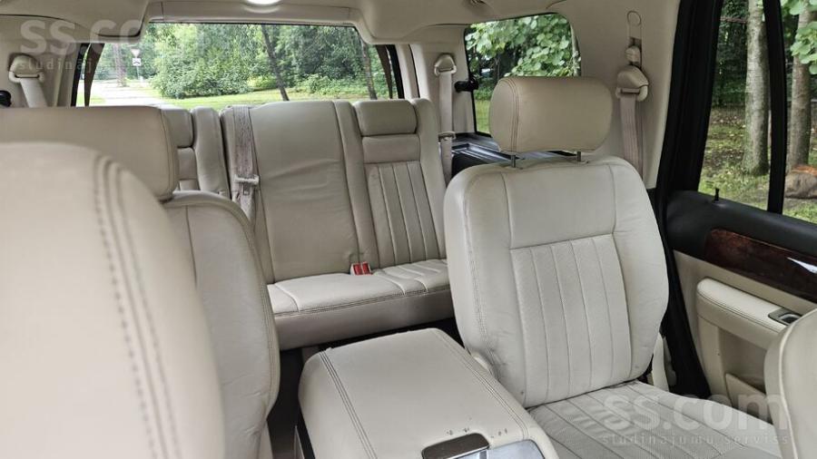 Melns Lincoln Navigator 2003 Rīga, ar dzinēja tilpumu 5.30 L un nobraukumu 0 tūkst. km par 11000 €, foto 16 vietnē AUTOMOTO.COM.LV
