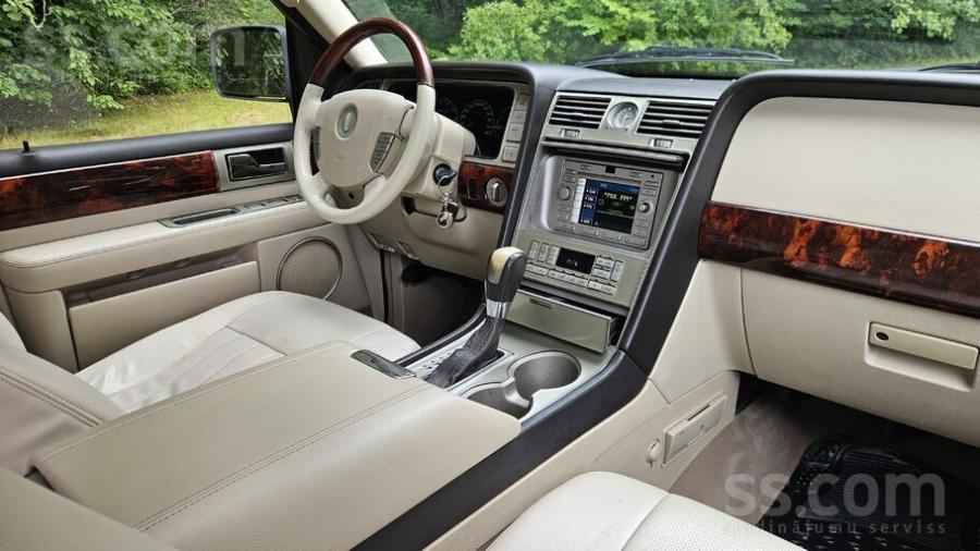 Melns Lincoln Navigator 2003 Rīga, ar dzinēja tilpumu 5.30 L un nobraukumu 0 tūkst. km par 11000 €, foto 17 vietnē AUTOMOTO.COM.LV