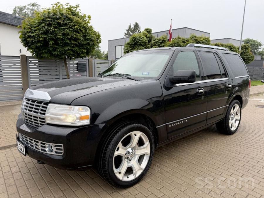 Melns Lincoln Navigator 2013 Rīga, ar dzinēja tilpumu 5.30 L un nobraukumu 175 tūkst. km par 12900 €, foto 3 vietnē AUTOMOTO.COM.LV