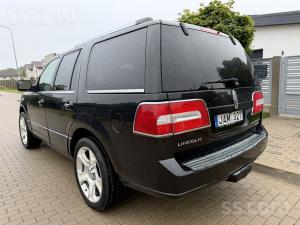 Melns Lincoln Navigator 2013 Rīga, ar dzinēja tilpumu 5.30 L un nobraukumu 175 tūkst. km par 12900 €, foto 4 vietnē AUTOMOTO.COM.LV