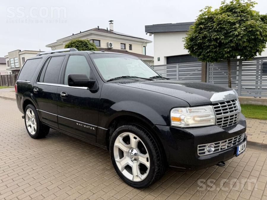 Melns Lincoln Navigator 2013 Rīga, ar dzinēja tilpumu 5.30 L un nobraukumu 175 tūkst. km par 12900 €, foto 7 vietnē AUTOMOTO.COM.LV