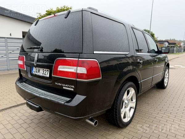 Melns Lincoln Navigator 2013 Rīga, ar dzinēja tilpumu 5.30 L un nobraukumu 175 tūkst. km par 12900 €, foto 7 vietnē AUTOMOTO.COM.LV