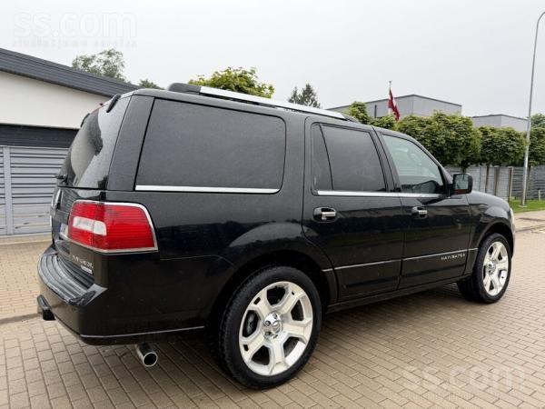 Melns Lincoln Navigator 2013 Rīga, ar dzinēja tilpumu 5.30 L un nobraukumu 175 tūkst. km par 12900 €, foto 8 vietnē AUTOMOTO.COM.LV