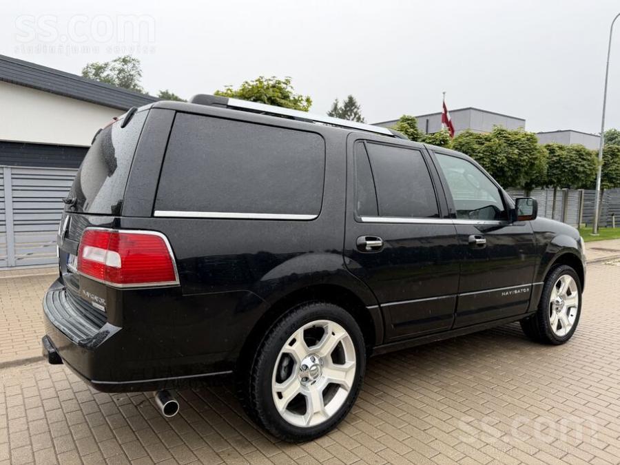 Melns Lincoln Navigator 2013 Rīga, ar dzinēja tilpumu 5.30 L un nobraukumu 175 tūkst. km par 12900 €, foto 9 vietnē AUTOMOTO.COM.LV