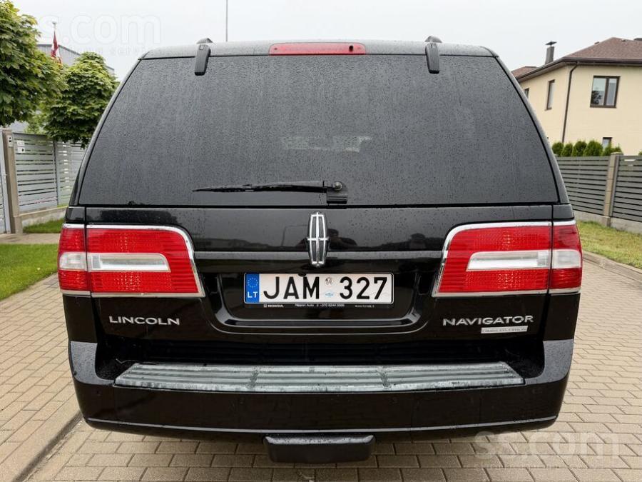 Melns Lincoln Navigator 2013 Rīga, ar dzinēja tilpumu 5.30 L un nobraukumu 175 tūkst. km par 12900 €, foto 11 vietnē AUTOMOTO.COM.LV