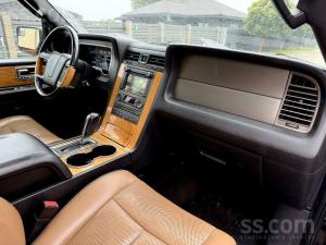 Melns Lincoln Navigator 2013 Rīga, ar dzinēja tilpumu 5.30 L un nobraukumu 175 tūkst. km par 12900 €, foto 12 vietnē AUTOMOTO.COM.LV