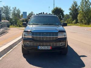 Black Lincoln Navigator 2013 in Riga, with an engine capacity of 5.41 L and mileage of 176 thousand km for 9900 €, photo  on AUTOMOTO.COM.LV