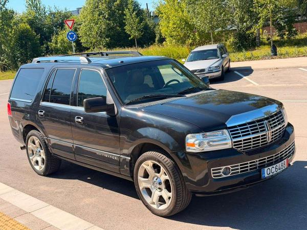 Melns Lincoln Navigator 2013 Rīga, ar dzinēja tilpumu 5.41 L un nobraukumu 176 tūkst. km par 9900 €, foto 4 vietnē AUTOMOTO.COM.LV