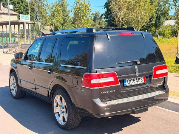 Melns Lincoln Navigator 2013 Rīga, ar dzinēja tilpumu 5.41 L un nobraukumu 176 tūkst. km par 9900 €, foto 7 vietnē AUTOMOTO.COM.LV