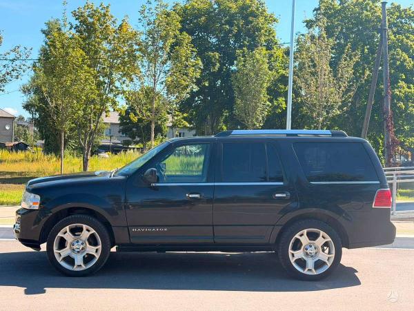 Melns Lincoln Navigator 2013 Rīga, ar dzinēja tilpumu 5.41 L un nobraukumu 176 tūkst. km par 9900 €, foto 8 vietnē AUTOMOTO.COM.LV