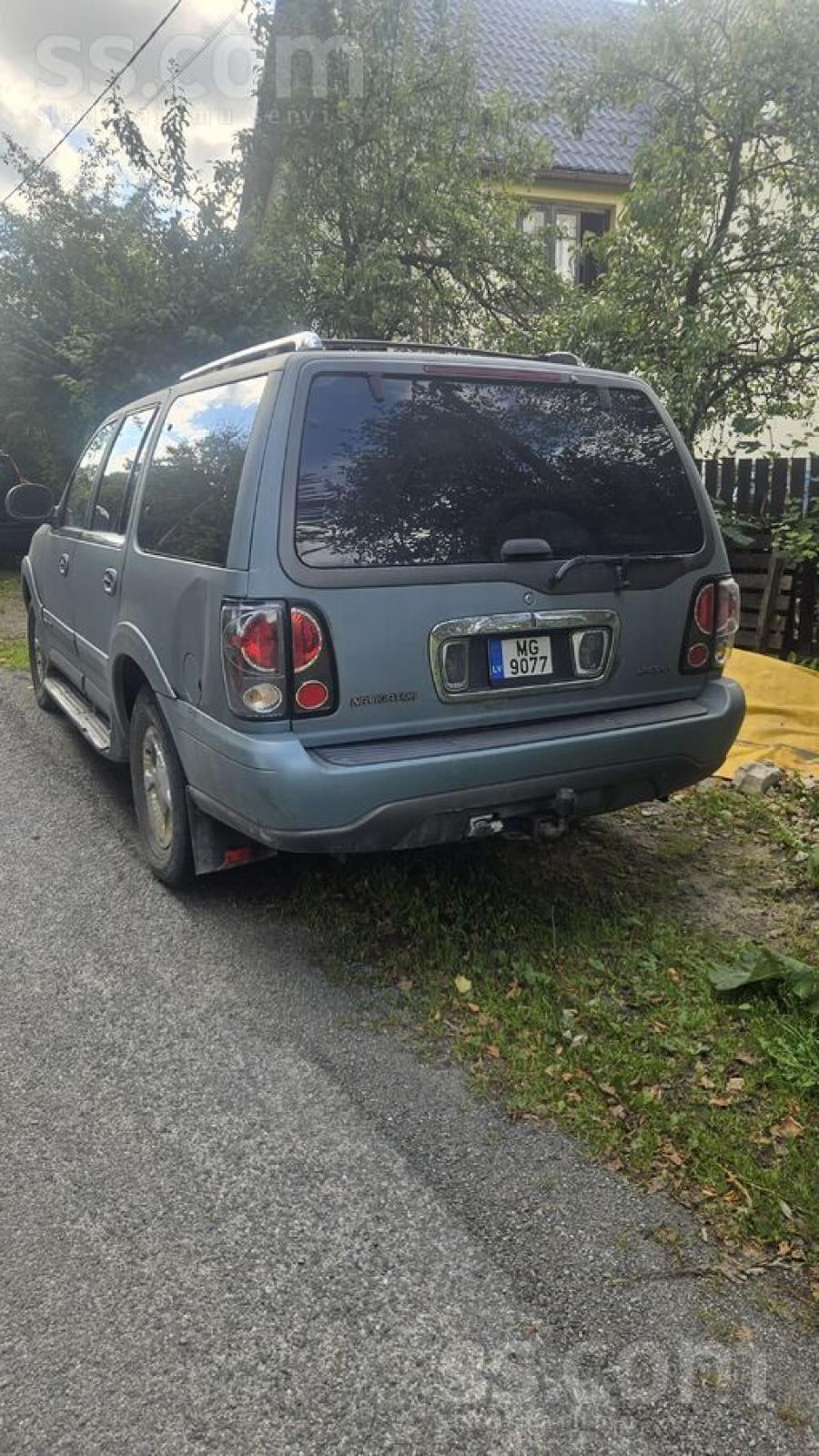 Blue Lincoln Navigator 1998 in Riga, with an engine capacity of 5.40 L and mileage of 267 thousand km for 1800 €, photo 3 on AUTOMOTO.COM.LV