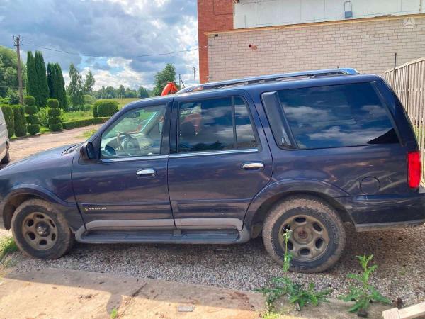 Линкольн Навигатор 1998 в Утена на AUTOMOTO.COM.LV Синий Линкольн Навигатор 1998 в Утена, объемом двигателя 5.41 л и пробегом 170 тыс. км за 1400 €, фото 4 на AUTOMOTO.COM.LV