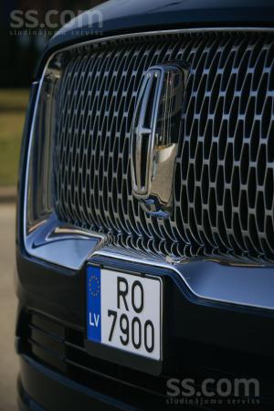 Zils Lincoln Navigator 2019 Rīga, ar dzinēja tilpumu 3.50 L un nobraukumu 155 tūkst. km par 42500 €, foto 4 vietnē AUTOMOTO.COM.LV