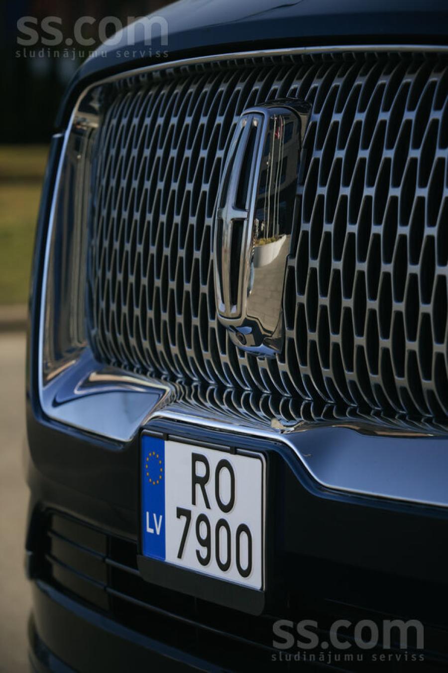 Zils Lincoln Navigator 2019 Rīga, ar dzinēja tilpumu 3.50 L un nobraukumu 155 tūkst. km par 42500 €, foto 4 vietnē AUTOMOTO.COM.LV