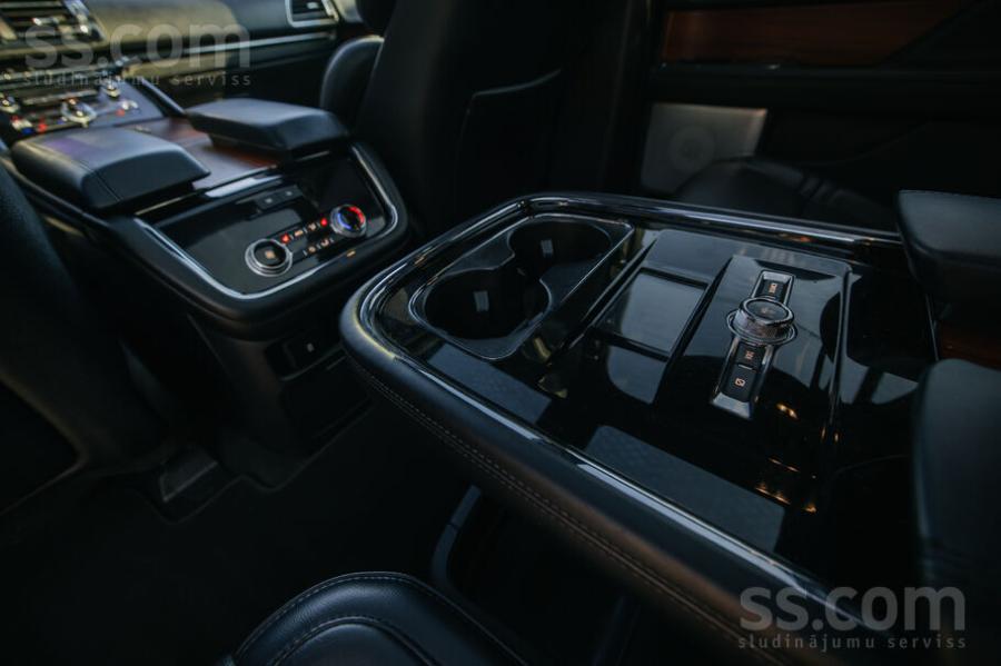 Zils Lincoln Navigator 2019 Rīga, ar dzinēja tilpumu 3.50 L un nobraukumu 155 tūkst. km par 42500 €, foto 9 vietnē AUTOMOTO.COM.LV