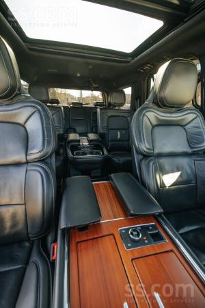 Zils Lincoln Navigator 2019 Rīga, ar dzinēja tilpumu 3.50 L un nobraukumu 155 tūkst. km par 42500 €, foto 10 vietnē AUTOMOTO.COM.LV