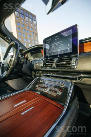 Zils Lincoln Navigator 2019 Rīga, ar dzinēja tilpumu 3.50 L un nobraukumu 155 tūkst. km par 42500 €, foto 16 vietnē AUTOMOTO.COM.LV