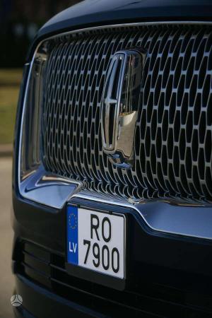 Zils Lincoln Navigator 2019 Rīga, ar dzinēja tilpumu 3.50 L un nobraukumu 155 tūkst. km par 39500 €, foto 4 vietnē AUTOMOTO.COM.LV