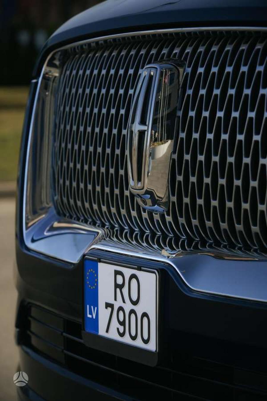 Zils Lincoln Navigator 2019 Rīga, ar dzinēja tilpumu 3.50 L un nobraukumu 155 tūkst. km par 39500 €, foto 4 vietnē AUTOMOTO.COM.LV