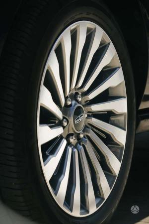 Zils Lincoln Navigator 2019 Rīga, ar dzinēja tilpumu 3.50 L un nobraukumu 155 tūkst. km par 39500 €, foto 5 vietnē AUTOMOTO.COM.LV
