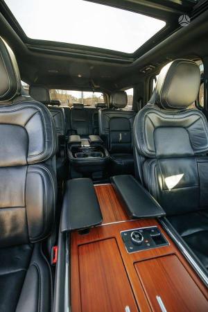 Zils Lincoln Navigator 2019 Rīga, ar dzinēja tilpumu 3.50 L un nobraukumu 155 tūkst. km par 39500 €, foto 10 vietnē AUTOMOTO.COM.LV