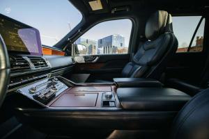 Zils Lincoln Navigator 2019 Rīga, ar dzinēja tilpumu 3.50 L un nobraukumu 155 tūkst. km par 39500 €, foto 11 vietnē AUTOMOTO.COM.LV
