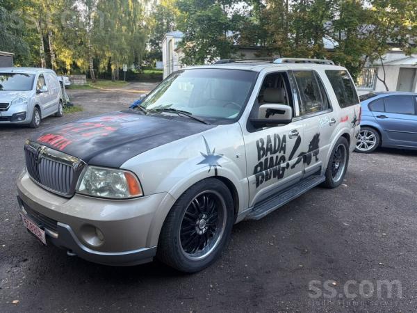 Brown Lincoln Navigator 2004 in Riga, with an engine capacity of 5.40 L and mileage of 245 thousand km for 2500 €, photo 1 on AUTOMOTO.COM.LV