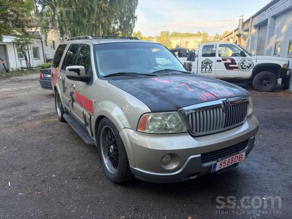 Brown Lincoln Navigator 2004 in Riga, with an engine capacity of 5.40 L and mileage of 245 thousand km for 2500 €, photo 2 on AUTOMOTO.COM.LV
